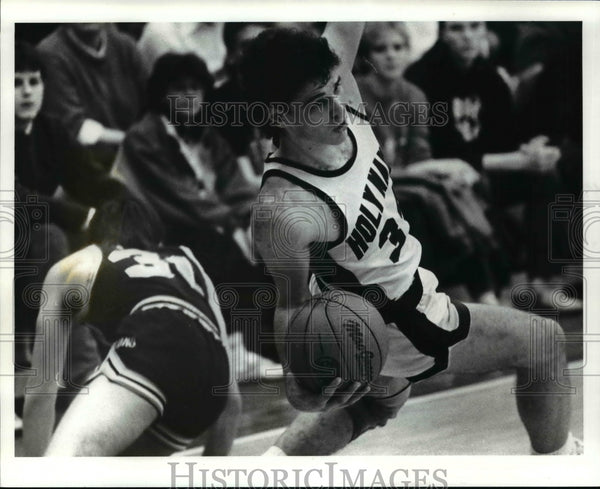 1987 Press Photo Jim Nagy of Pauda is fouled by Scott Timko of Pauda ...