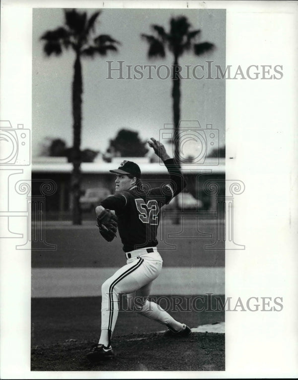 1988 Press Photo Pitcher John Farrell practices among the Palm Trees ...