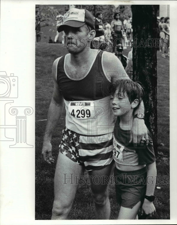 1984 Press Photo Bion & Richard St. Bernard After they Ran in the 10K ...