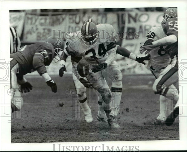 1986 Press Photo Denver's Ken Woodard on recovering the ball - cvb5515 ...