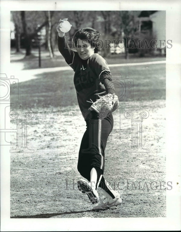 1988 Press Photo Christian Chadwick-Bay High School softball pitcher ...