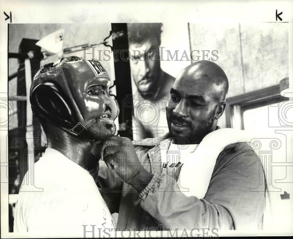1985 Press Photo Ernie Shavers at training Camp - cvb57563 - Historic ...