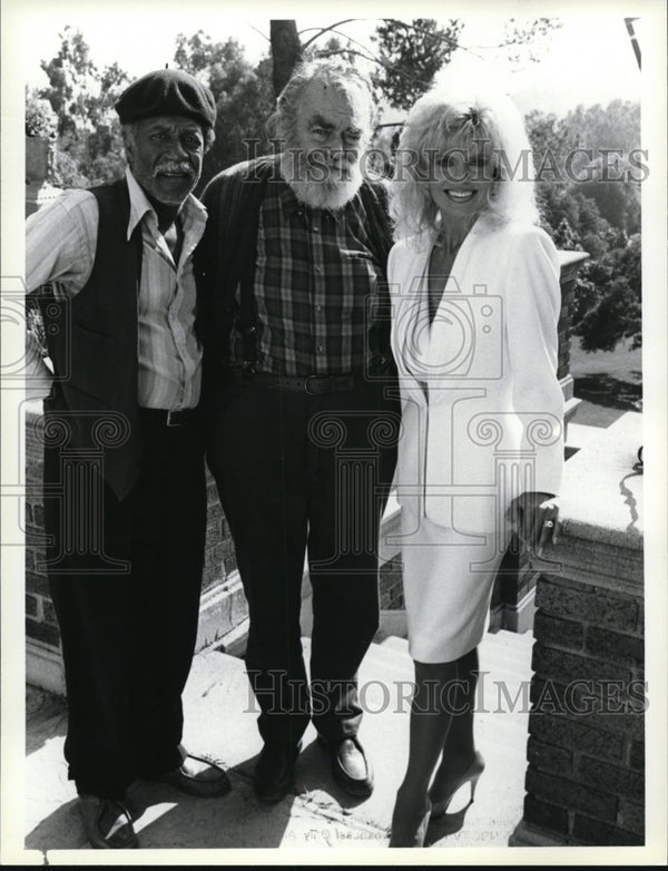 1986 Press Photo Loni Anderson, Jack Elam, Lee Weaver in Easy Street ...