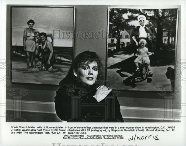 1986 Press Photo Norris Church Mailer Artist with paintings in ...