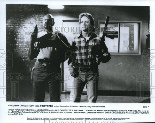 1988 Press Photo Keith David and Roddy Piper star in They Live ...