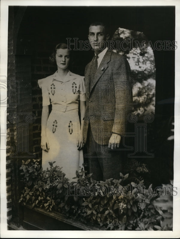 1937 Press Photo Miss Ethel DuPont and Franklin Roosevelt, Jr., in ...