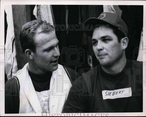 1966 Press Photo Duke Sims and Sonny Siebert of Cleveland Indians ...