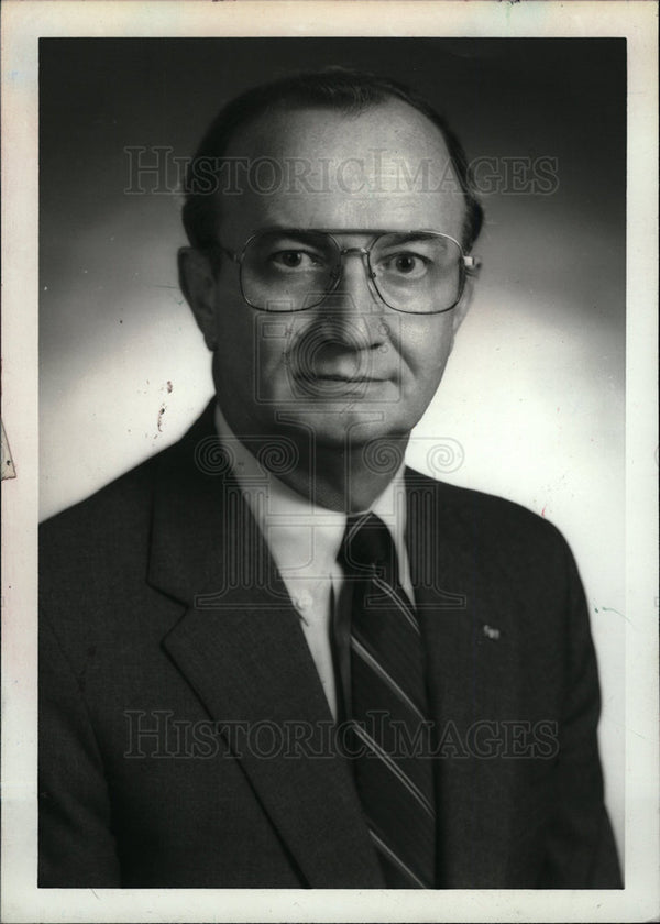 1989 Press Photo Larry M Parkin Executive VP - dfpd30799 - Historic Images
