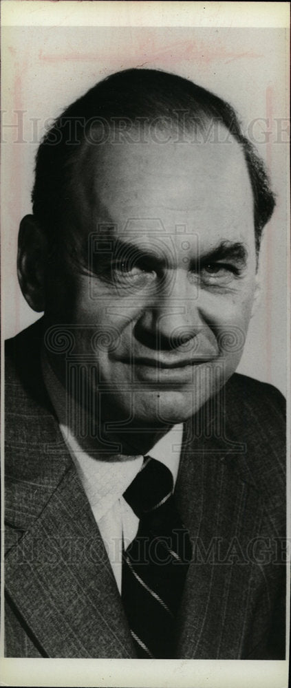 1982 Press Photo E.Newman Newscaster Journalist Author - dfpd30869 ...