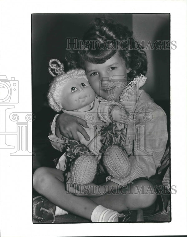 1985 Press Photo Andrea Heck with Doll "Ginny" - hca20249 - Historic Images