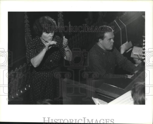 1989 Press Photo With Robert Brewer at Organ, Francis Anderson Directs ...