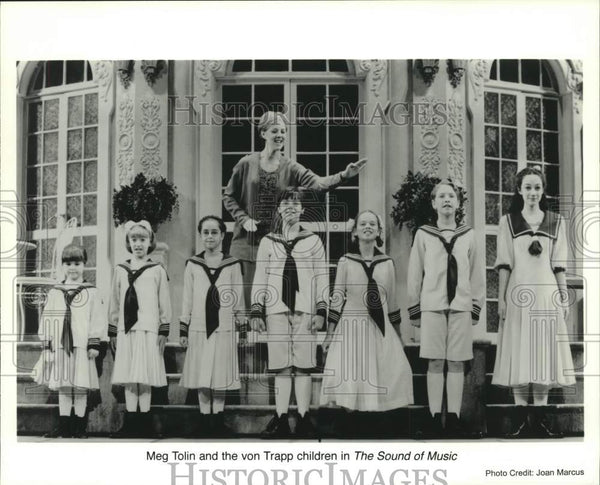 2000 Press Photo Meg Tolin & children in "The Sound of Music" touring ...