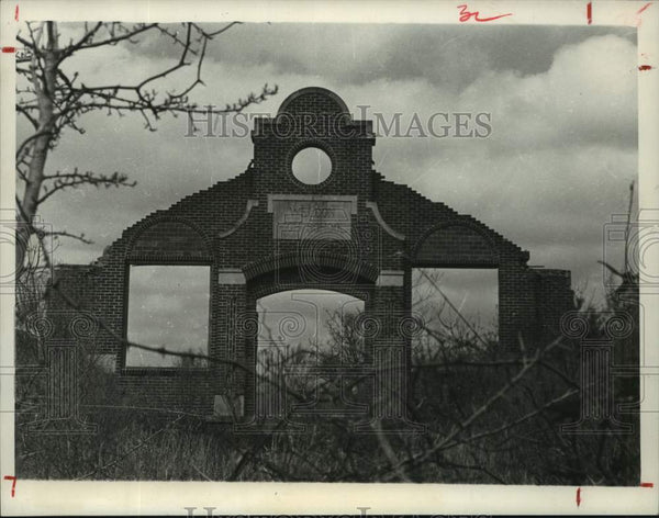1966 Press Photo Remains of the Old School Building In Weldon, Texas ...