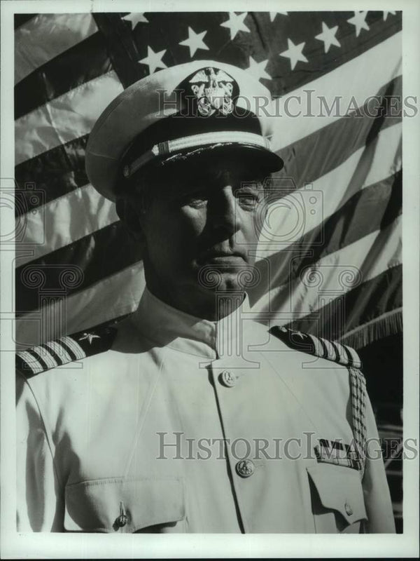 1990 Press Photo Robert Mitchum, Captain "Pug" Henry in "The Winds of ...