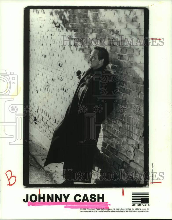 1996 Press Photo Singer Johnny Cash Leans on Brick Wall - hca67691 ...