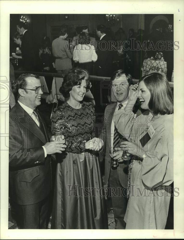 1983 Press Photo Wiliam and Ann Marie Dickson Greet Geoff, Lynda Mahon ...