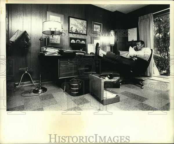 1970 Press Photo Robert Finch relaxes in his den & does some work ...