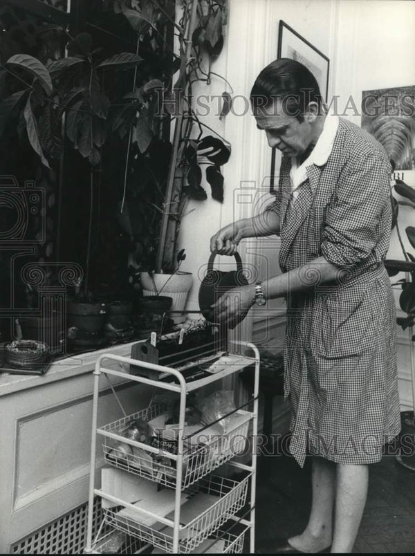 1975 Press Photo Hughes Rudd of CBS Correspondent - hcb26572 - Historic ...