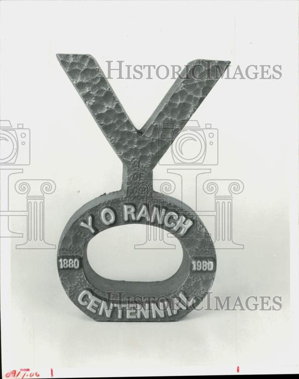 1980 Press Photo Yo Ranch Centennial emblem. - hcb56773 - Historic Images