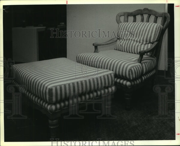 1987 Press Photo Hoss Cartwright Chair by Thomas J. Hilton of Houston ...