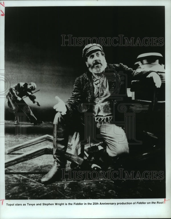 1990 Press Photo Topol as Tevye, Stephen Wright, fiddler: "Fiddler on ...