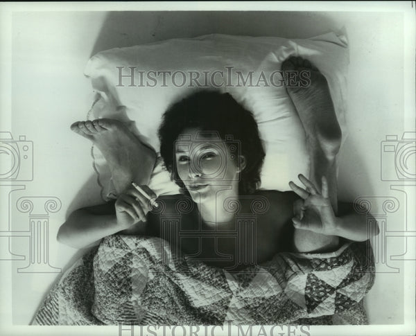 1987 Press Photo Sharon Menzel in "This Show is Beneath Us..." Comedy ...