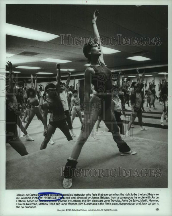 1985 Press Photo Jamie Lee Curtis Plays Aerobics Instructor in "Perfect ...