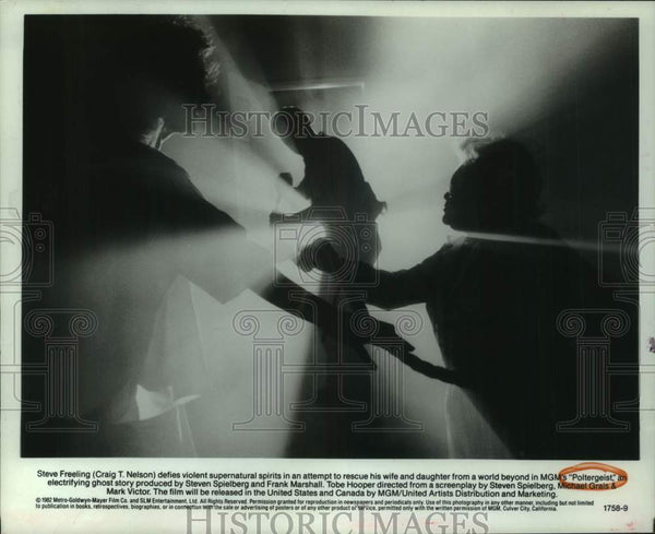 1982 Press Photo "Poltergeist" movie scene with Steve Freeling ...