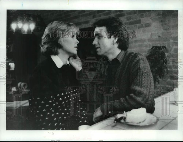 1985 Press Photo Actor Sharon Gless and John Ritter in Letting Go ...