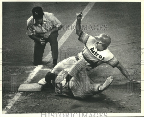 1980 Press Photo Houston Astros' catcher Alan Ashby slides safely into ...