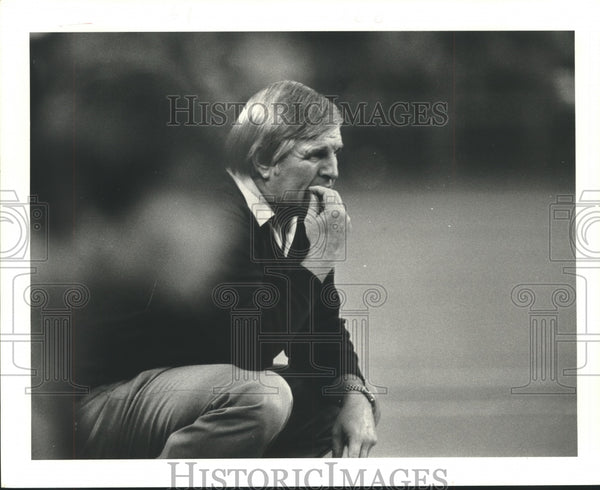 1983 Press Photo Houston Oilers' head football coach, Ed Biles, on the ...