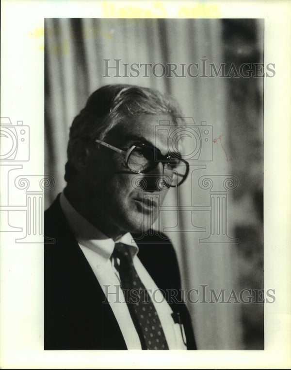 1989 Press Photo Executive Director of The Athletic Congress, Ollan ...