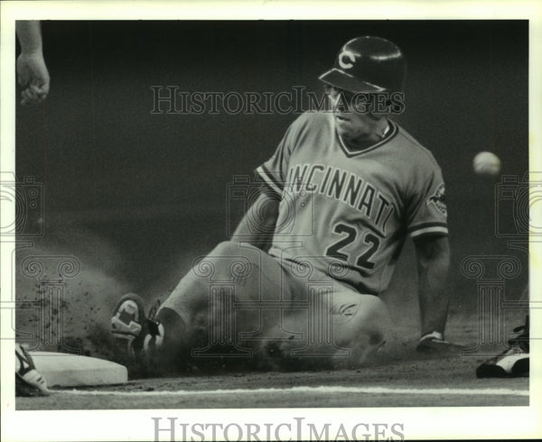 1988 Press Photo Cincinnati Reds' Dave Collins, hits triple, slides ...