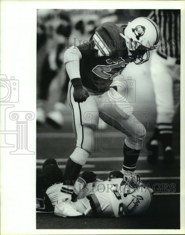 1989 Press Photo Angelton High's Ryan Jackson gets in face of David ...
