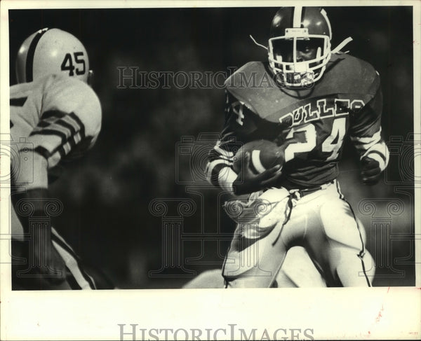 1986 Press Photo Dulles High School' Kevin Nelson sweeps past Angleton ...