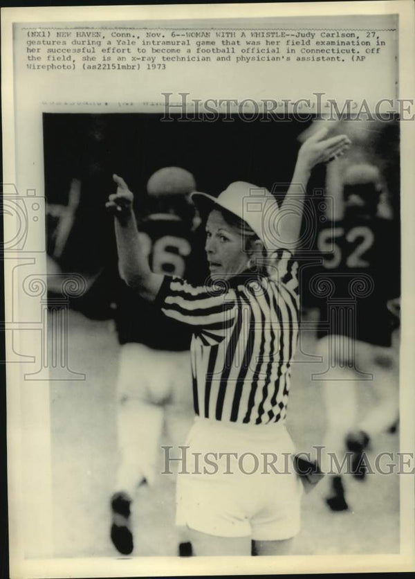 1973 Press Photo Judy Carlson gestures during a Yale intramural game ...