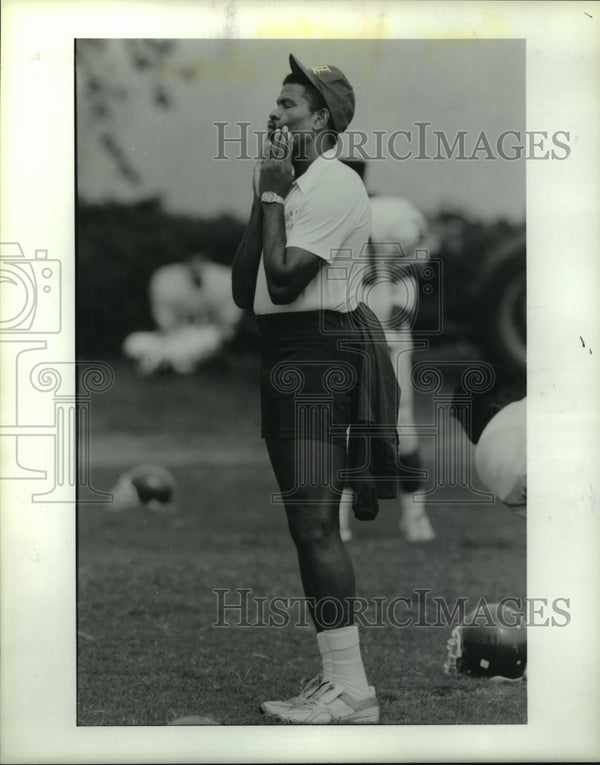 1990 Press Photo University of Houston secondary coach Kenny Houston at ...