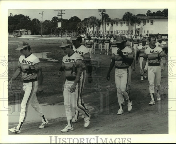 1983 Press Photo Houston Astros take water logged field at training ...