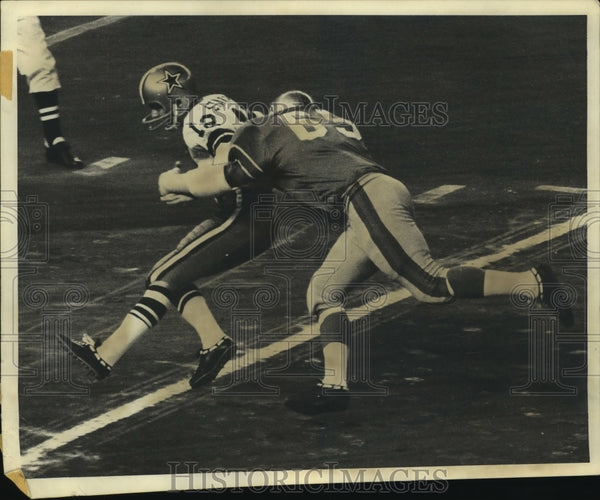 1970 Press Photo Houston Oilers' Terry Stoepel sacks Dallas' Roger ...