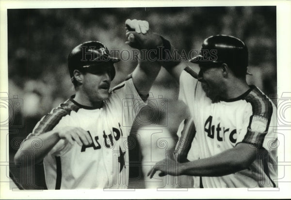 1990 Press Photo Houston Astros' Glenn Davis and Stubbs celebrate Davis ...