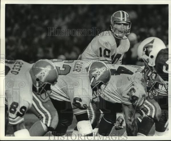Press Photo Houston Oilers quarterback barks out his next play against ...