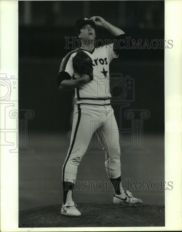 1987 Press Photo Houston Astros' pitcher Bob Knepper looks domeward ...
