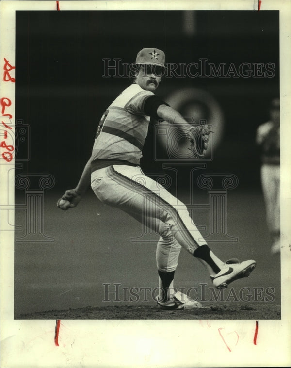 1981 Press Photo Houston Astros' pitcher Bob Knepper prepares to ...