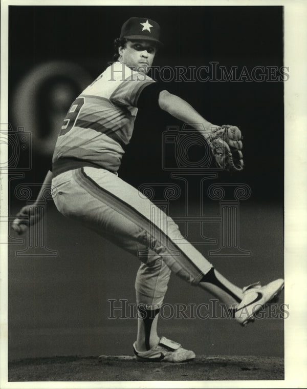 1983 Press Photo Houston Astros' pitcher Bob Knepper winds up to ...