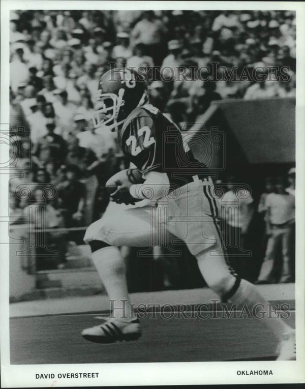 1986 Press Photo Oklahoma's David Overstreet grabs the ball during gam ...