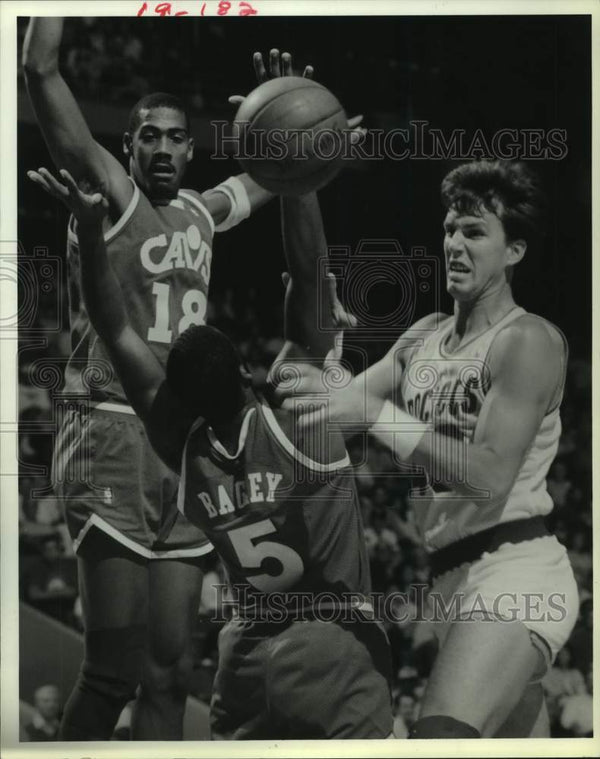1986 Press Photo Cavaliers' John Bagley, John Williams and Rockets Jim ...