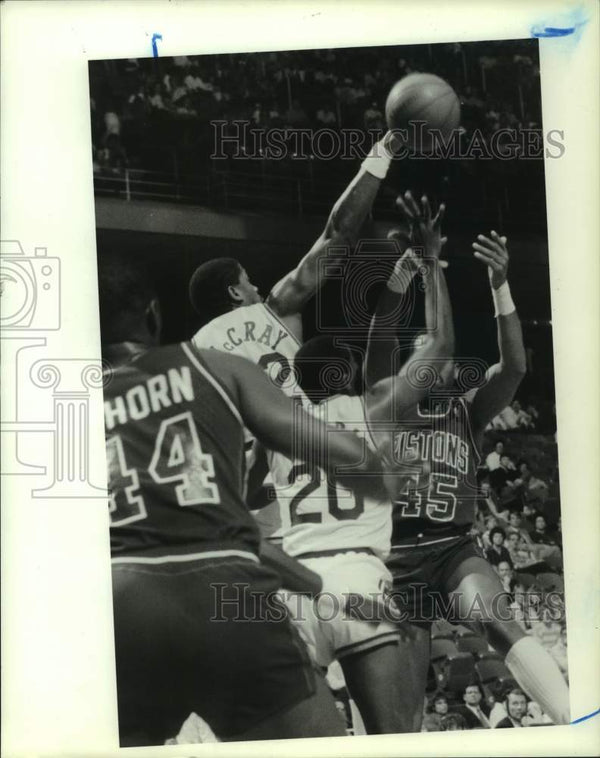 1987 Press Photo ROckets McCray and Harris block a shot by Pistons ...