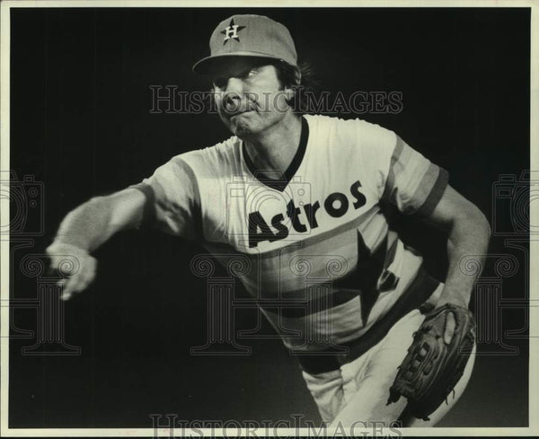 1980 Press Photo Astros pitcher Ken Forsch displays form at Astrodome ...