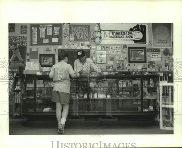 1989 Press Photo Grant Ford stops by Ted Stokes' baseball room. - hcs1 ...