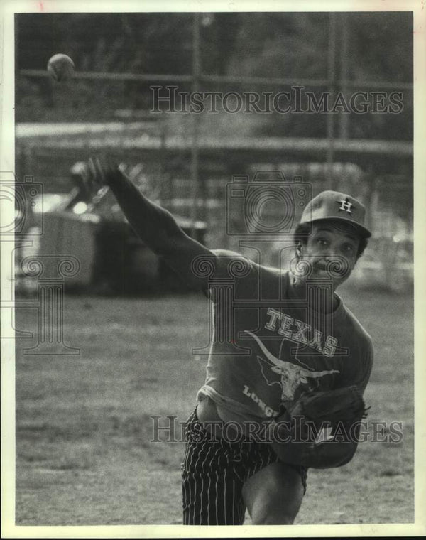 1982 Press Photo Ex-Astros pitcher Scipio Spinks releases a pitch ...